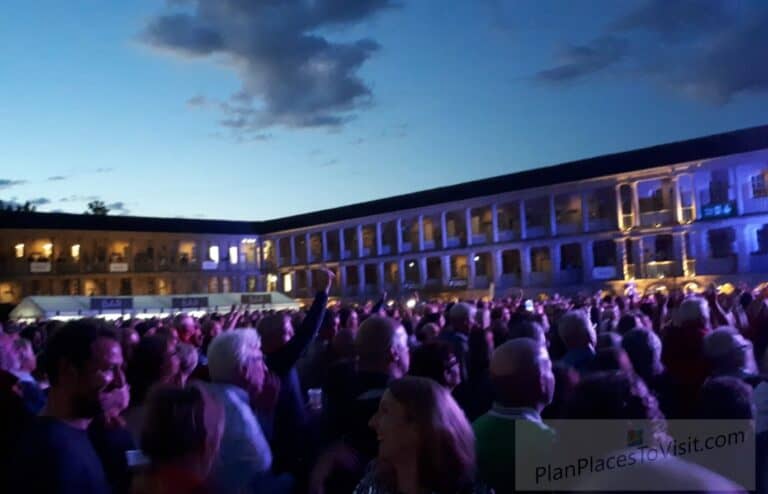 The Piece Hall Live 2024! - Plan Places To Visit